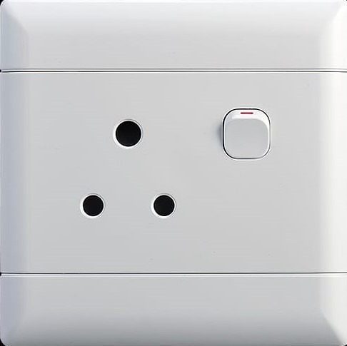Single Switched Wall Socket 1x16A 4x4 SR Electrical - Home and Hardware ...